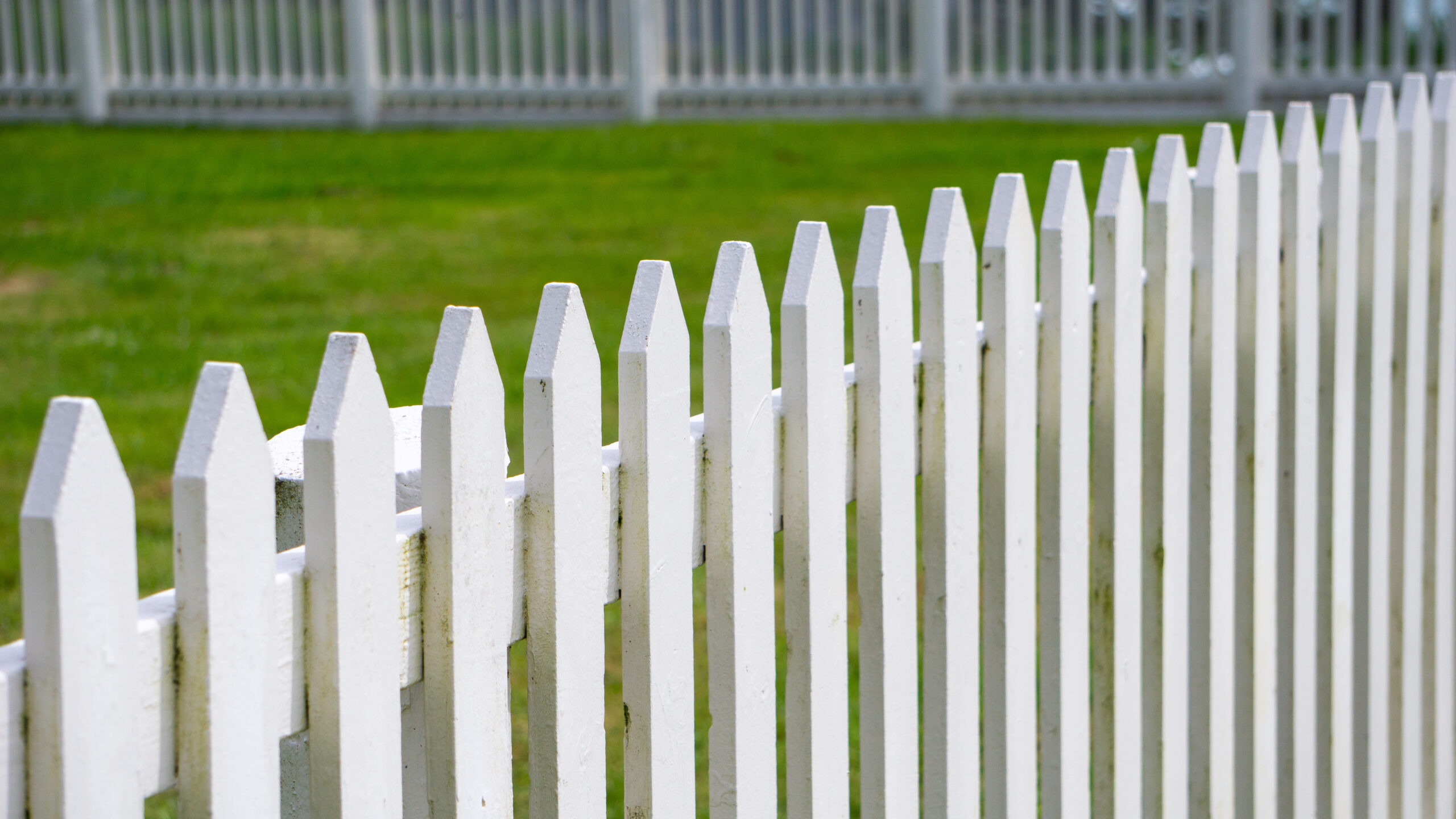 Trendy Picket Fence Designs for Your Home | Modern Fences